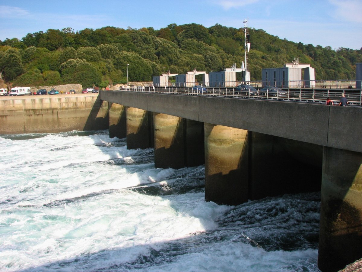 Comment fonctionne une usine marémotrice ? - Révolution Énergétique