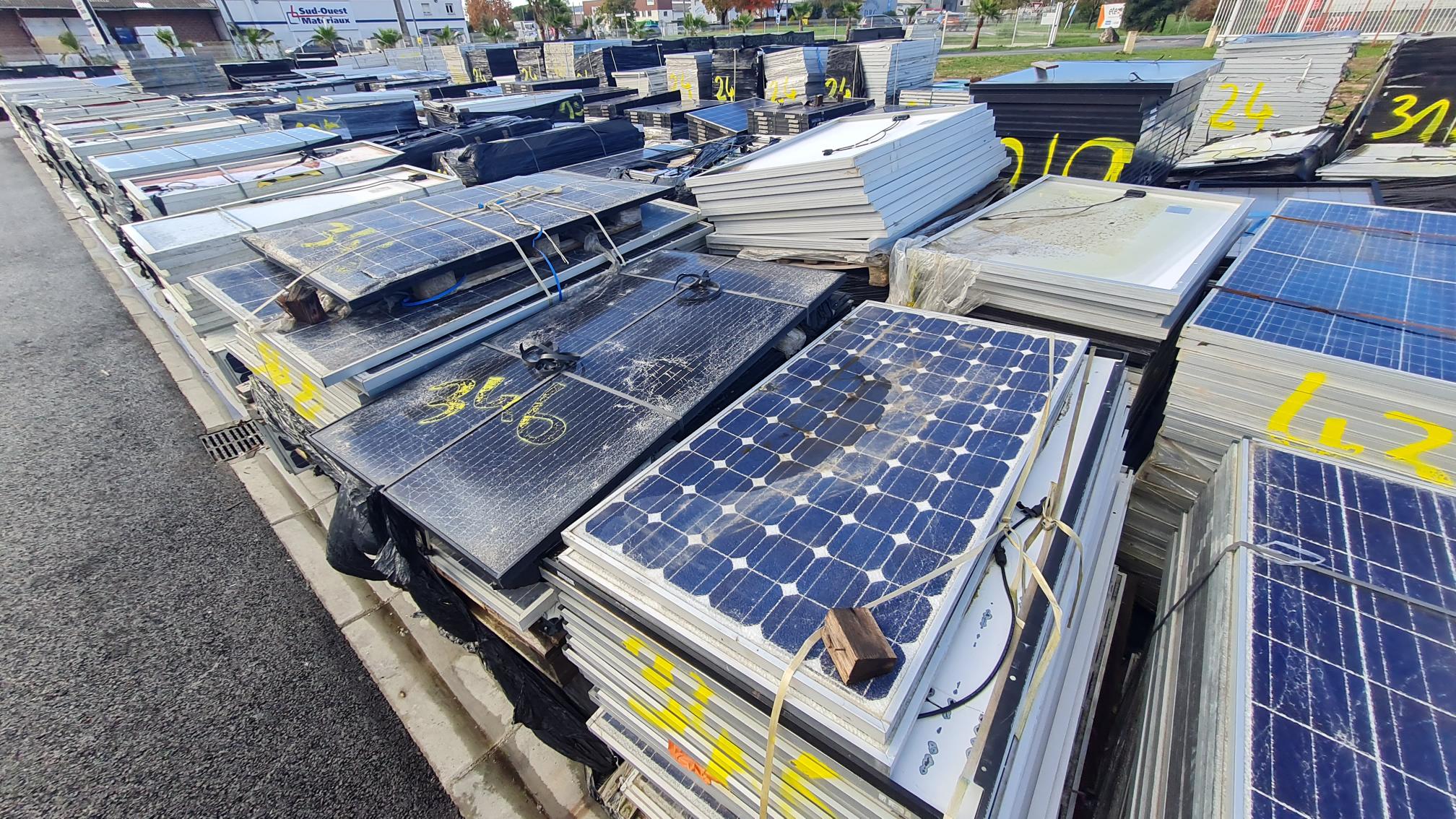 Dans les coulisses d’une usine de recyclage de panneaux solaires - Révolution Énergétique