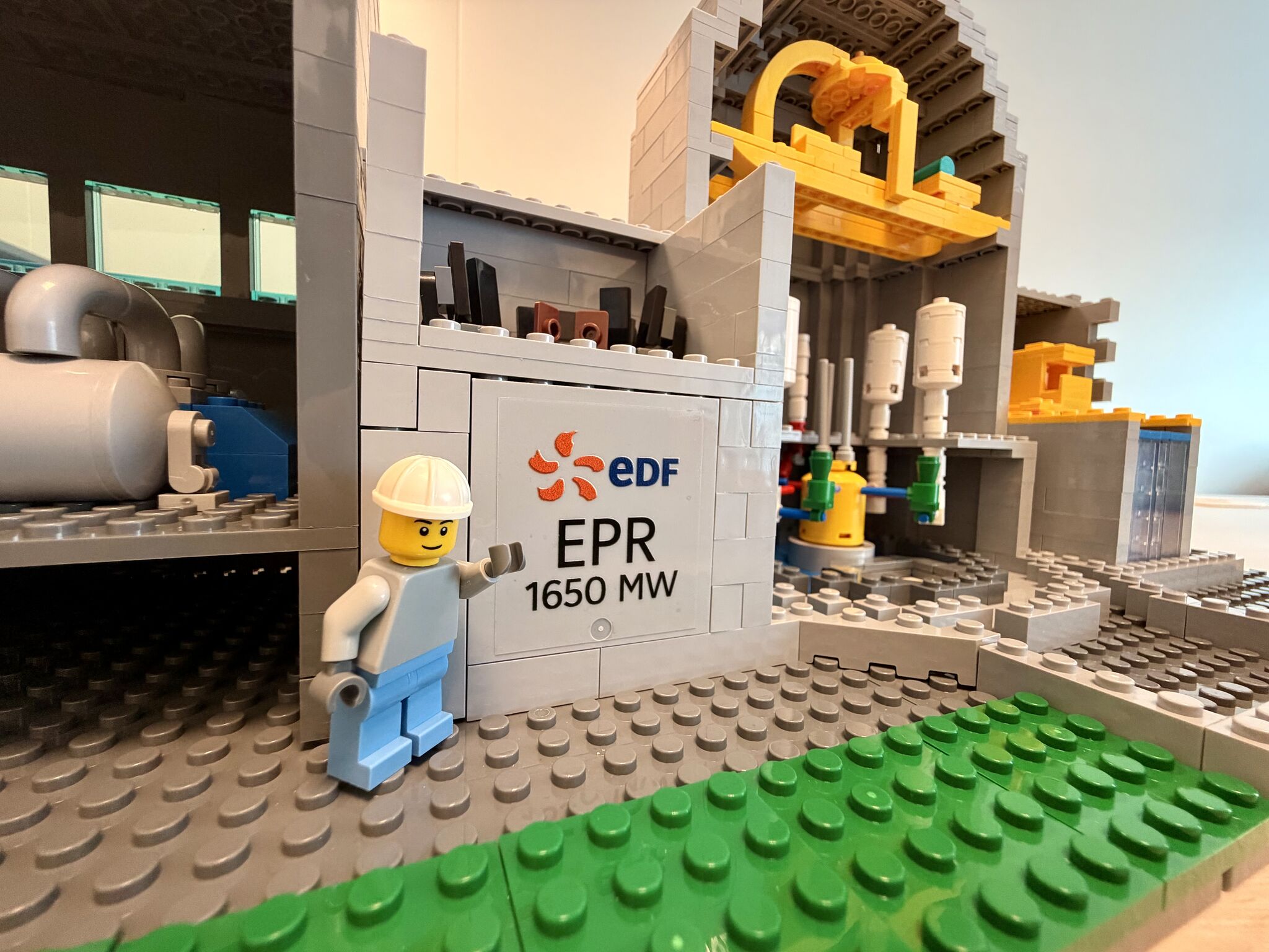 Un kit Légo du réacteur nucléaire EPR d'EDF commercialisé en 2026 ...
